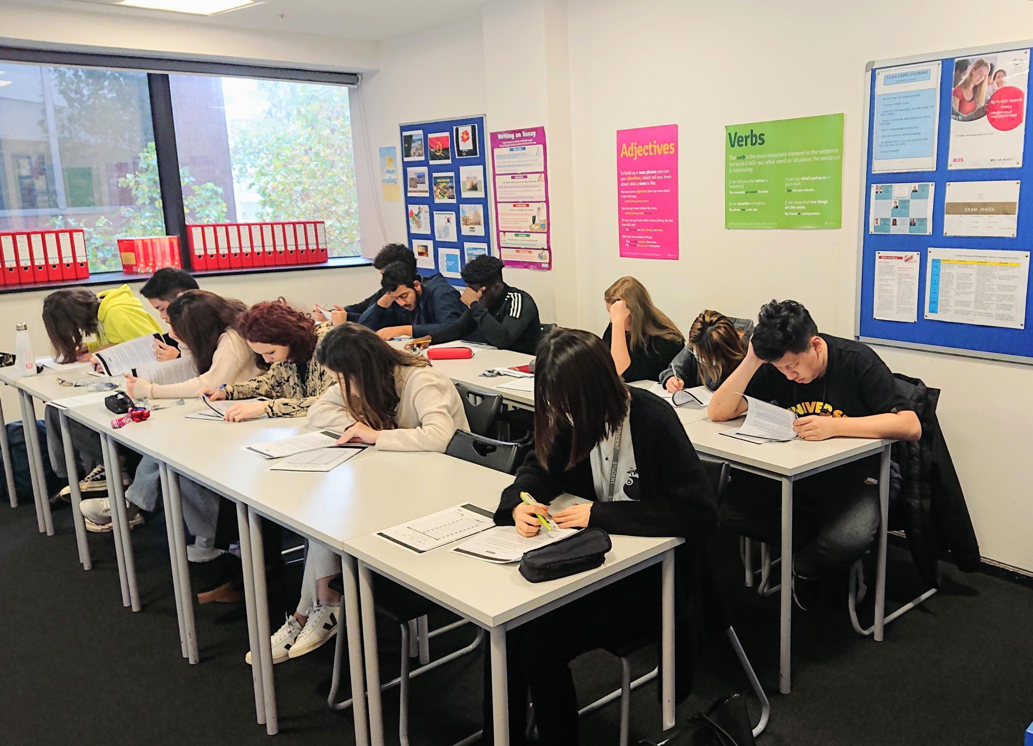 Academic English update | DLD College London